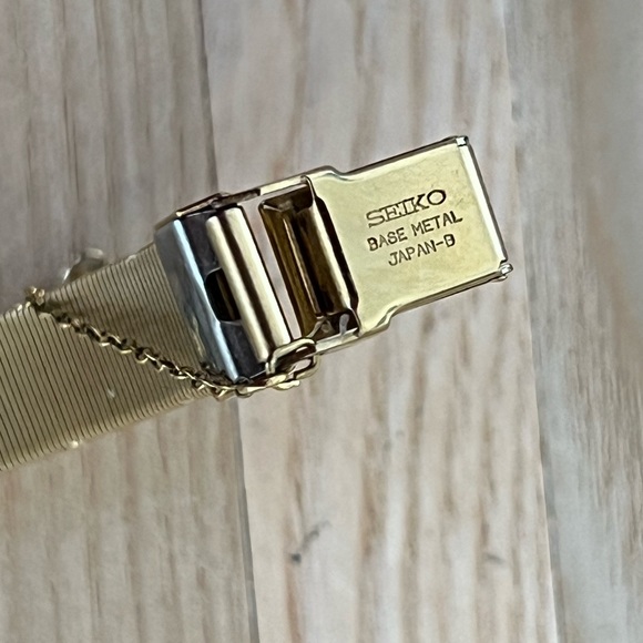 Seiko | Accessories | Seiko Ladies Watch Vintage Striped Gold Tone Bracelet And Dial | Poshmark